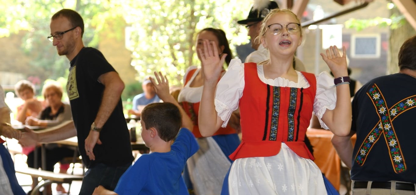 Fliegerlied – Deutsche Volkstanz Gruppe